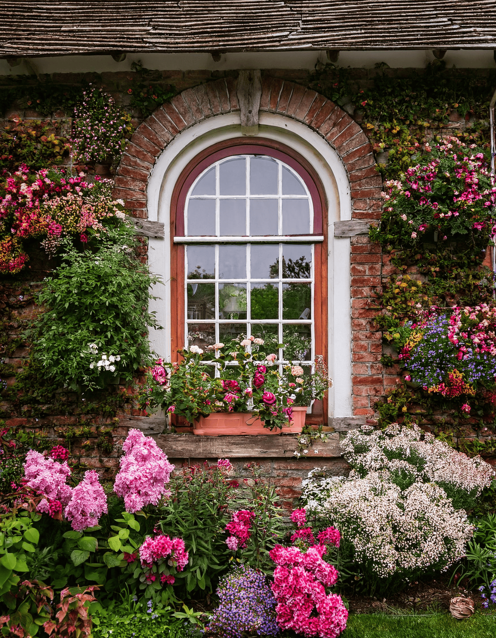 10 Creative Ways to Add Vintage Charm to Your Cottage Garden | Bigger ...